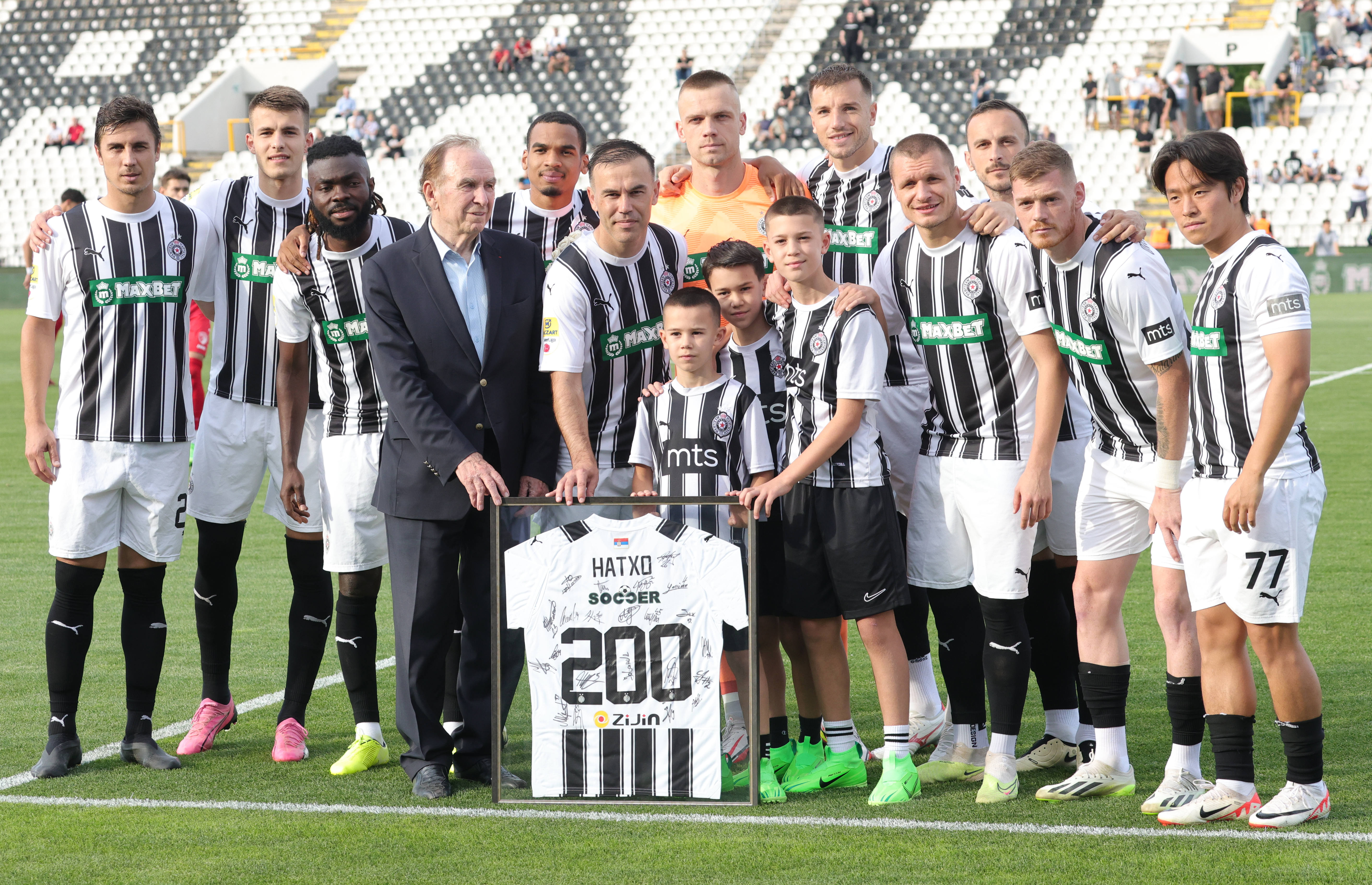 Natcho joins Partizan Club 200